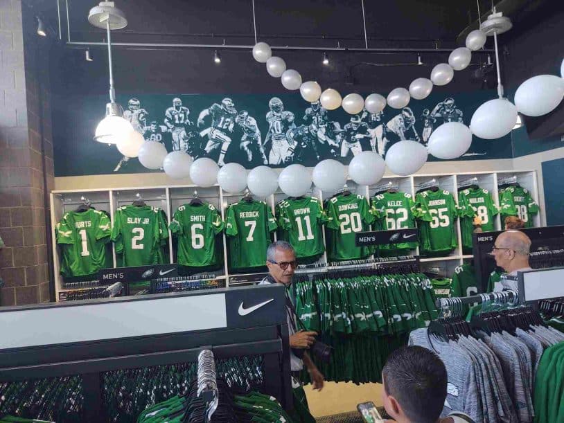 Eagles Kelly Green Jerseys Are Here And They Look Awesome ...