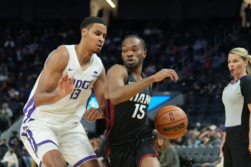 Report: 76ers Will Sign Javonte Smart to Exhibit 10 Contract ...